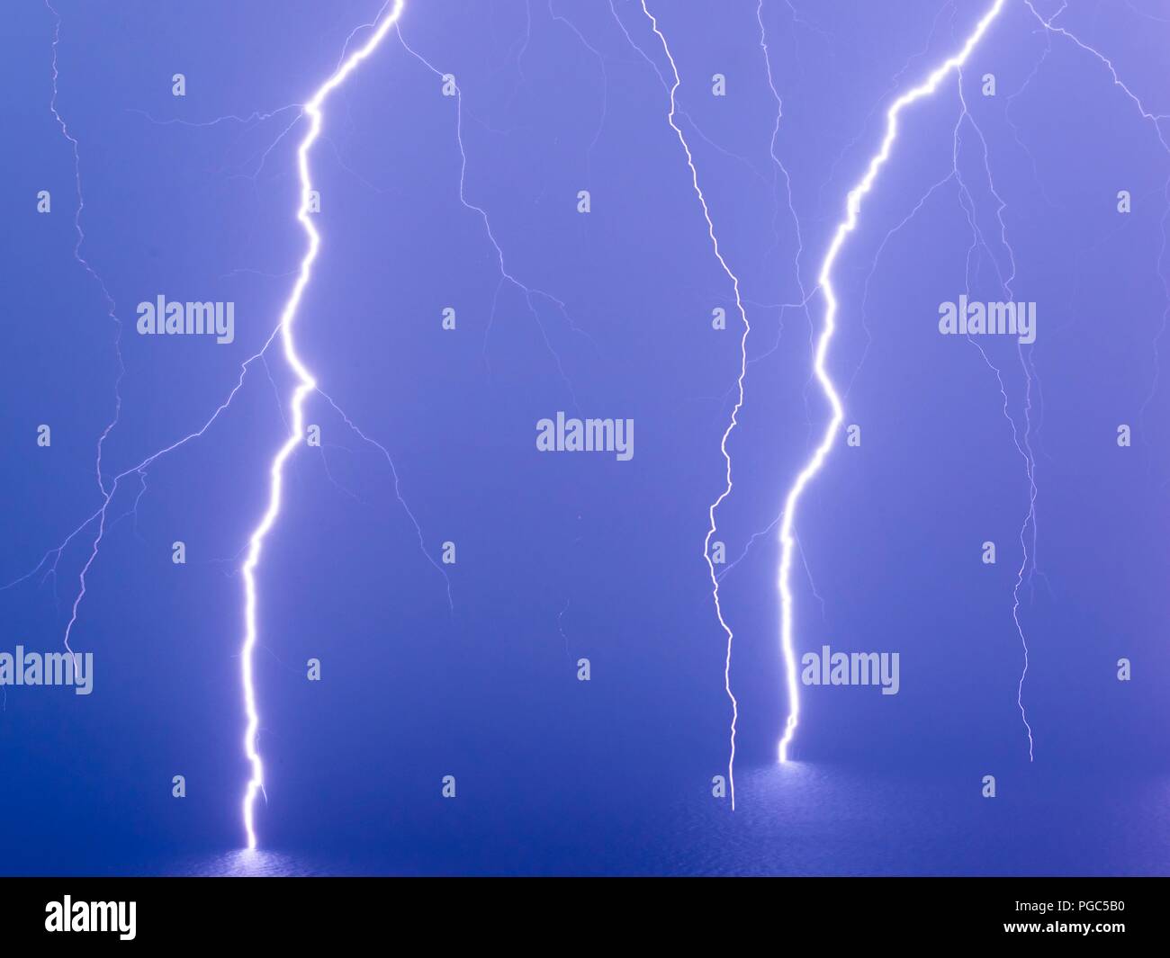 Lightning bolt daytime hi-res stock photography and images - Alamy