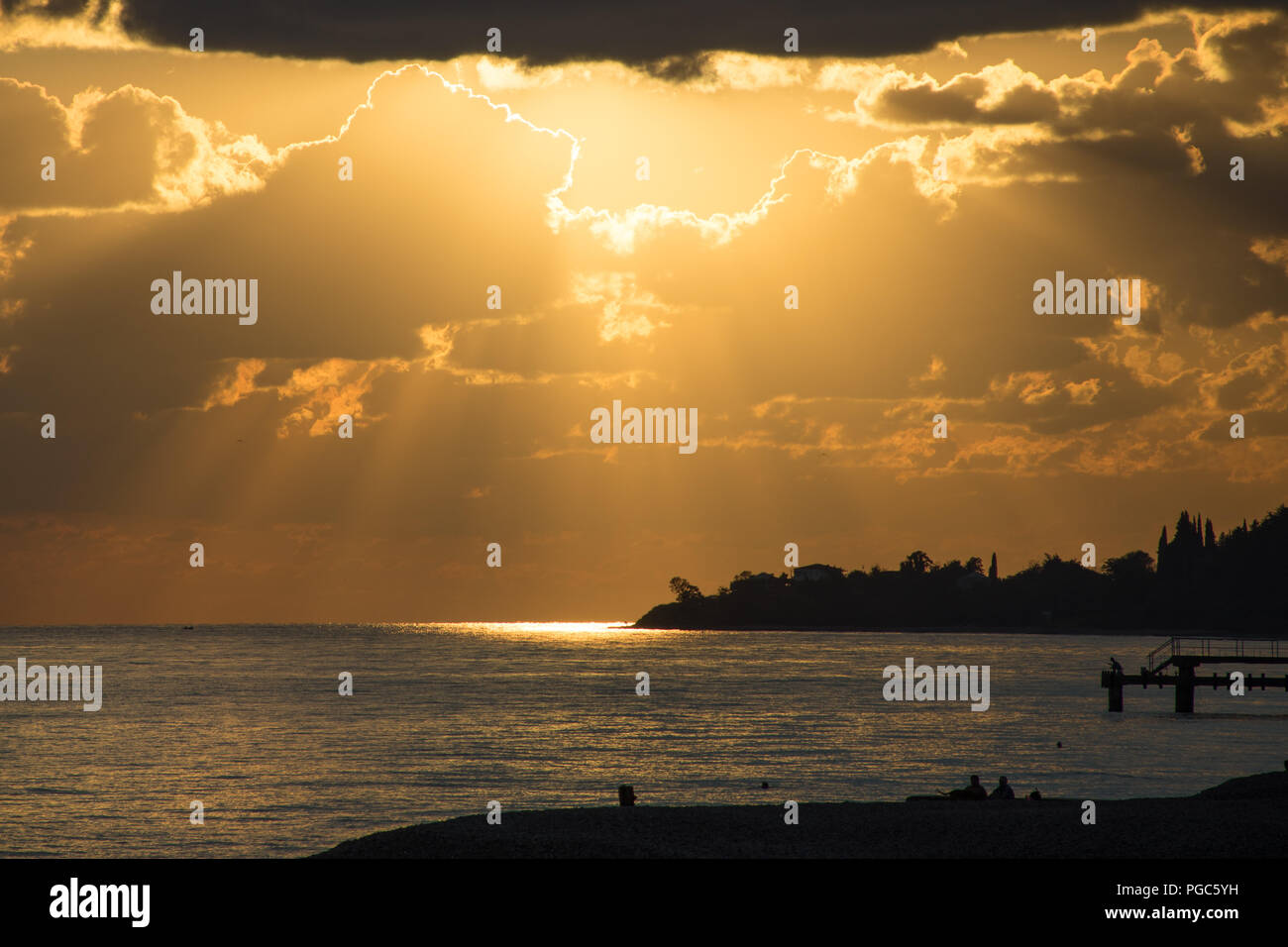 Sun rays and breakwaters hi-res stock photography and images - Alamy
