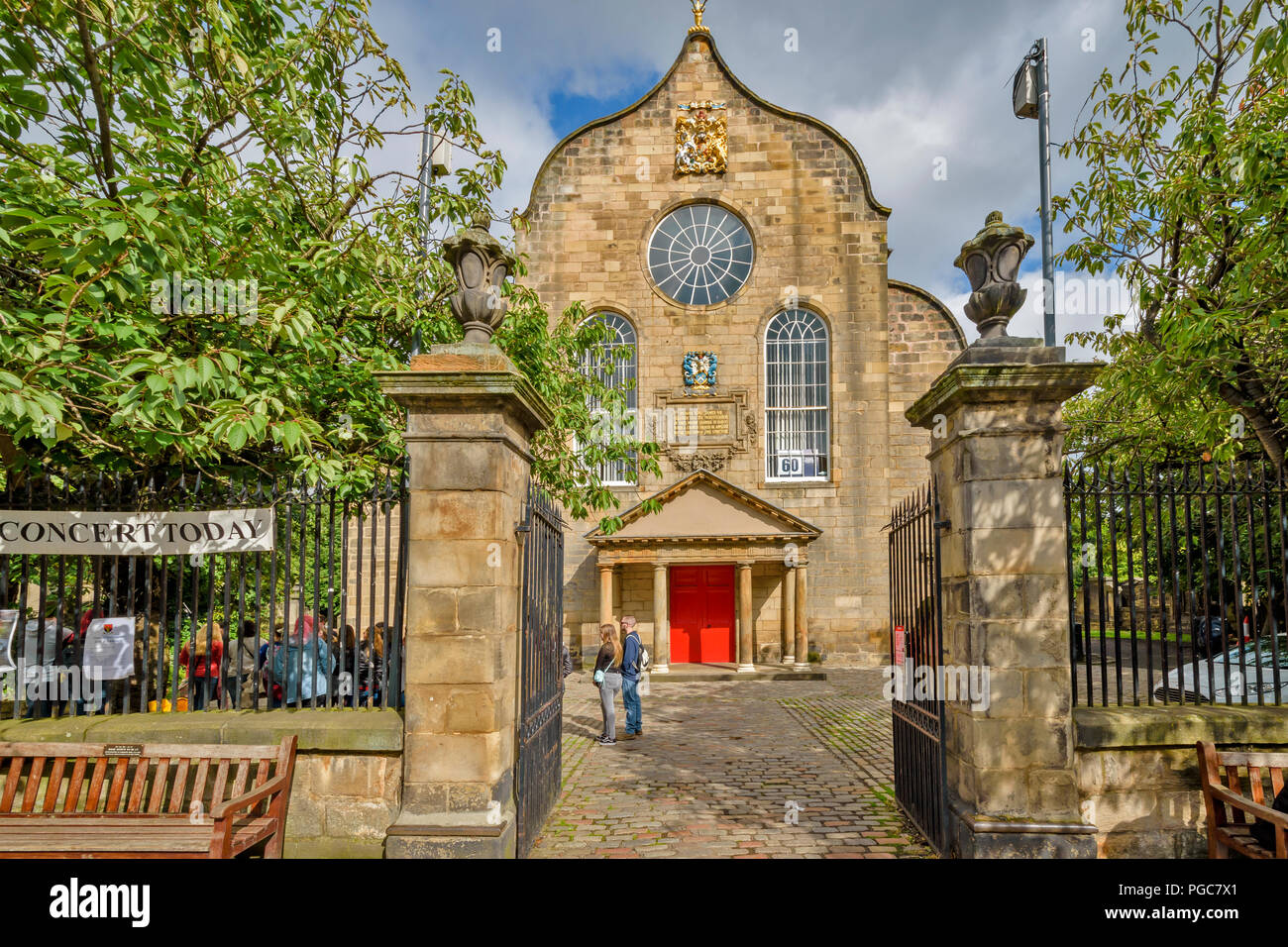 EDINBURGH SCOTLAND CANONGATE KIRK OR CHURCH IN THE ROYAL MILE Stock ...