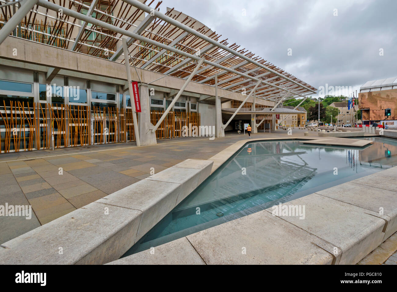 EDINBURGH SCOTLAND HORSE WYND AND SCOTTISH PARLIAMENT BUILDING ...
