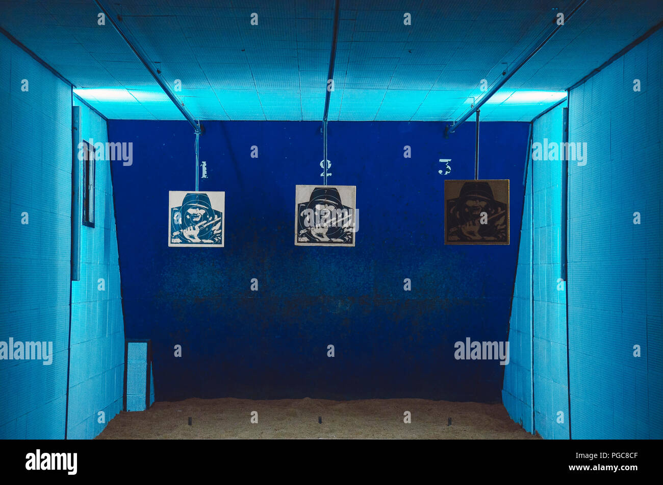 Shooting range hi-res stock photography and images - Alamy