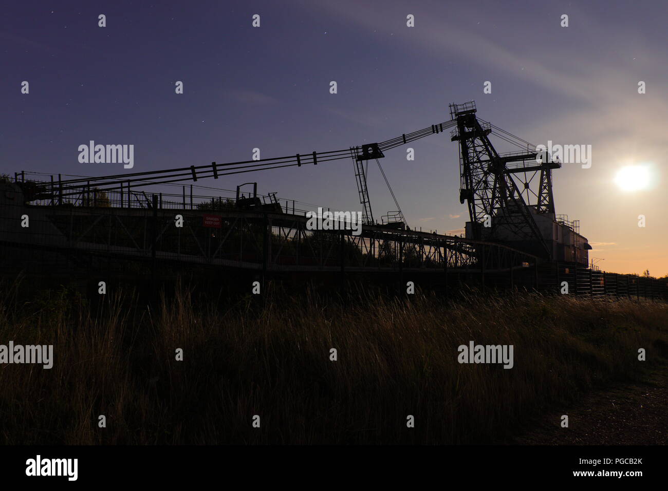 Ruston bucyrus walking dragline at night hi-res stock photography and ...