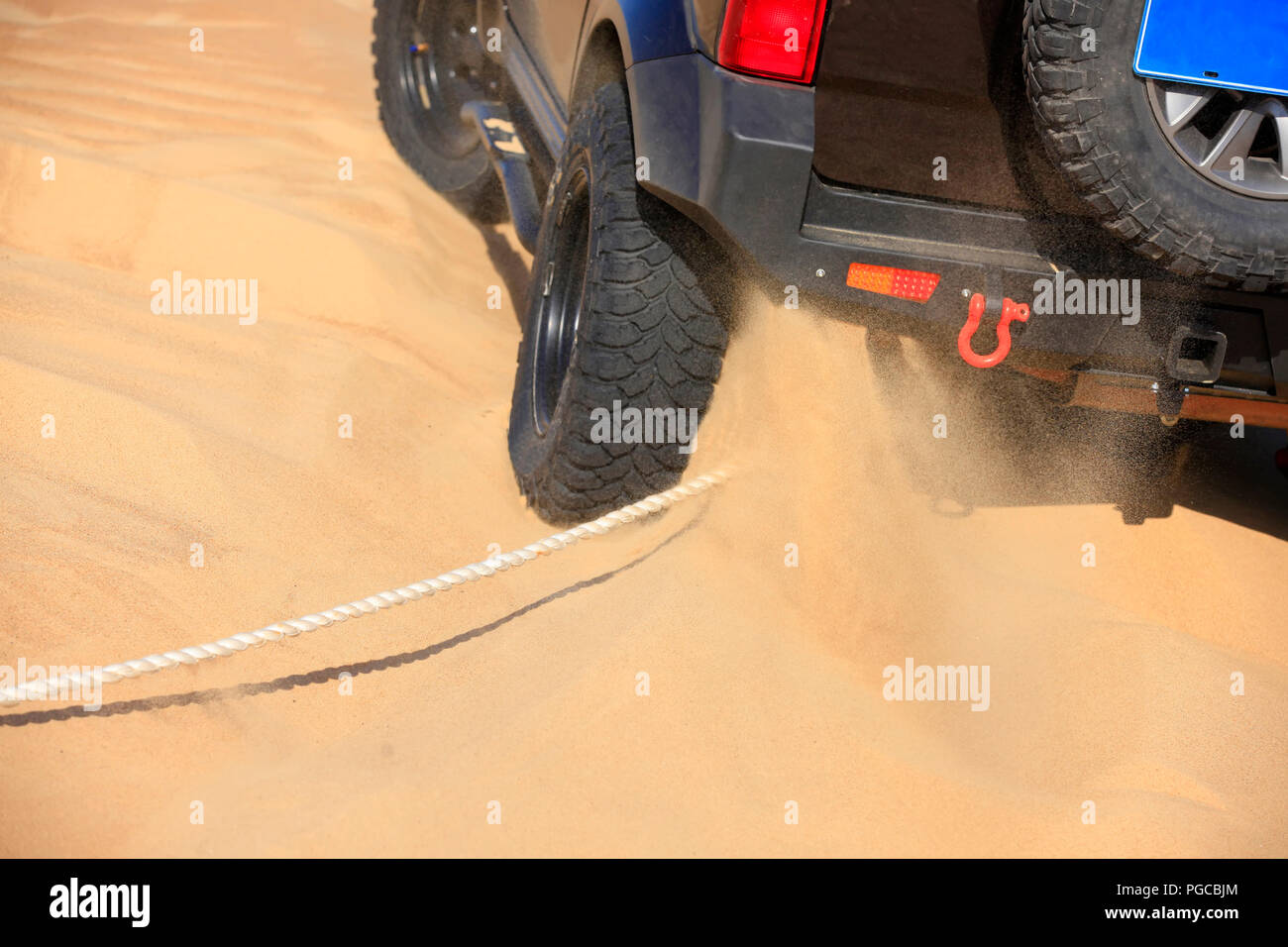 Off-road vehicle traveling in the desert Stock Photo - Alamy