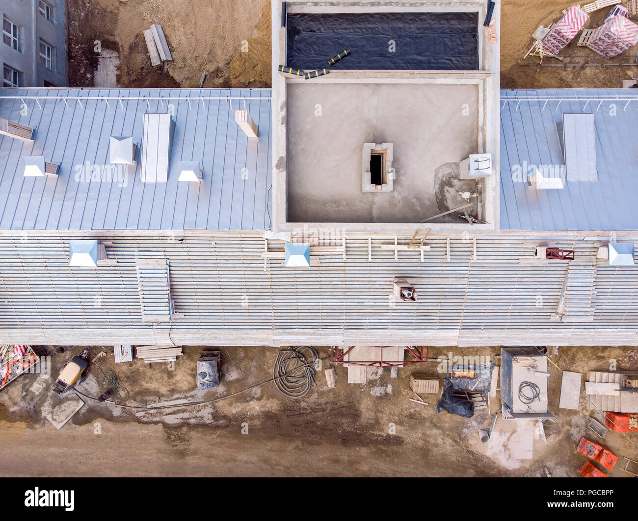 New roof under construction hi-res stock photography and images - Alamy