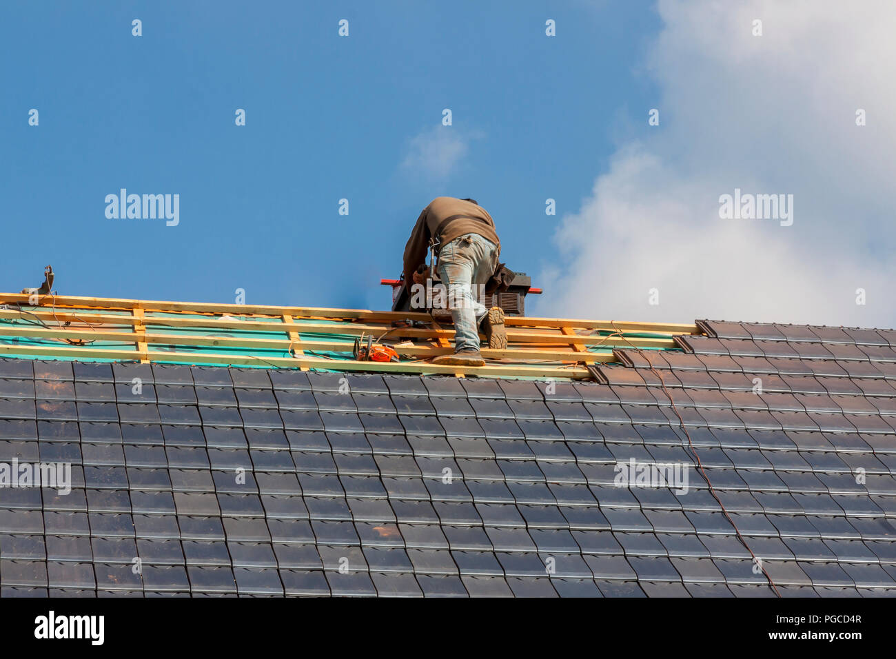 Unfinished house roofing tiles hi-res stock photography and images - Alamy