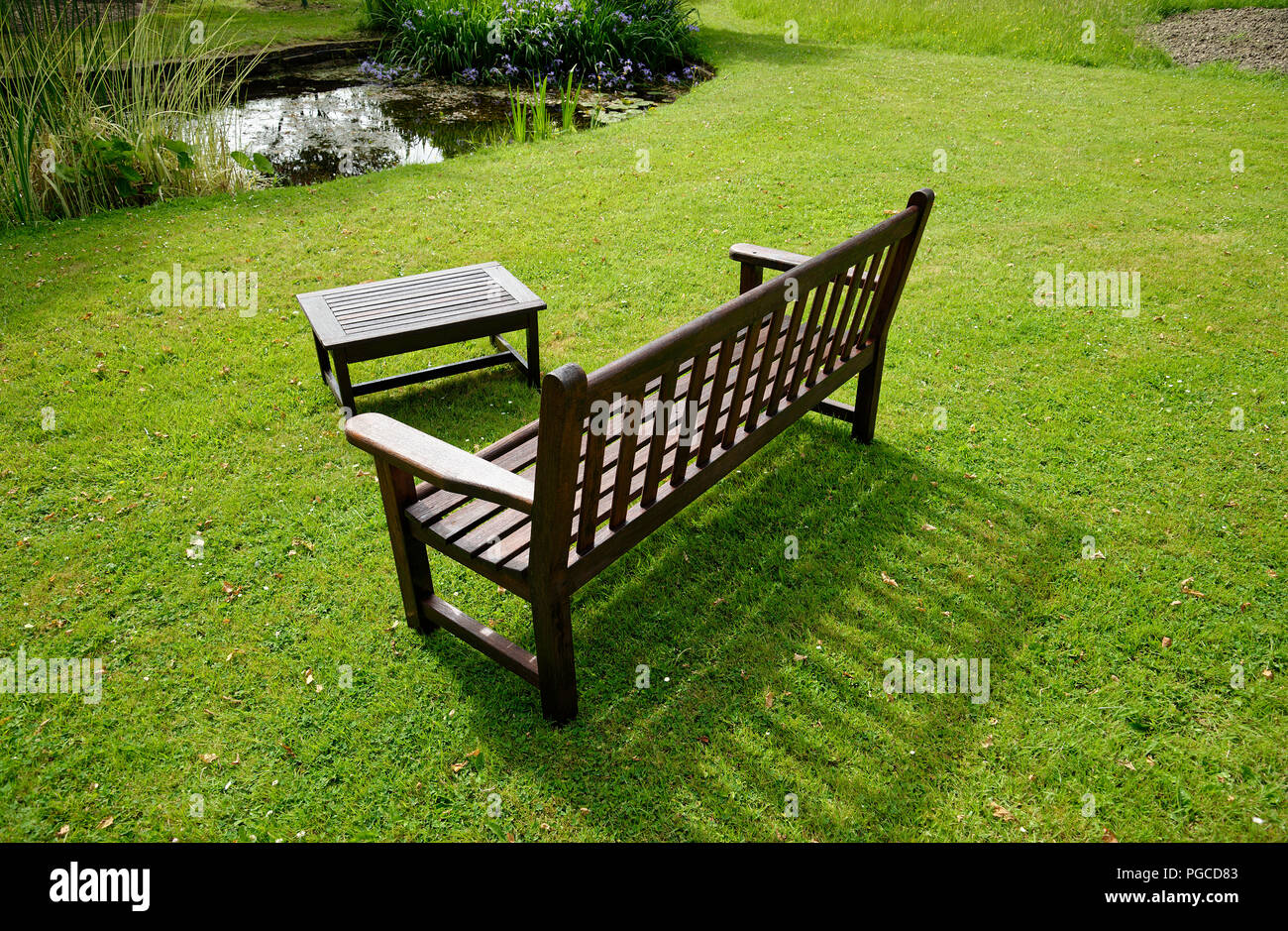 Lawn grass wooden bench seating hi-res stock photography and images - Alamy