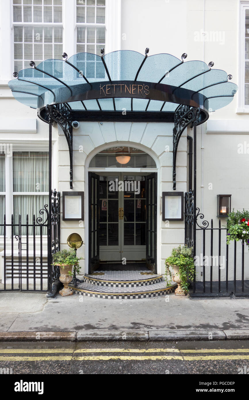 Soho house london exterior hi-res stock photography and images - Alamy