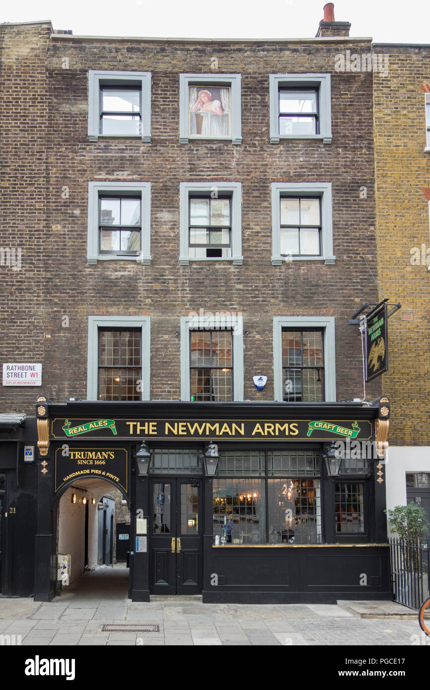 London pub exterior night hi-res stock photography and images - Alamy