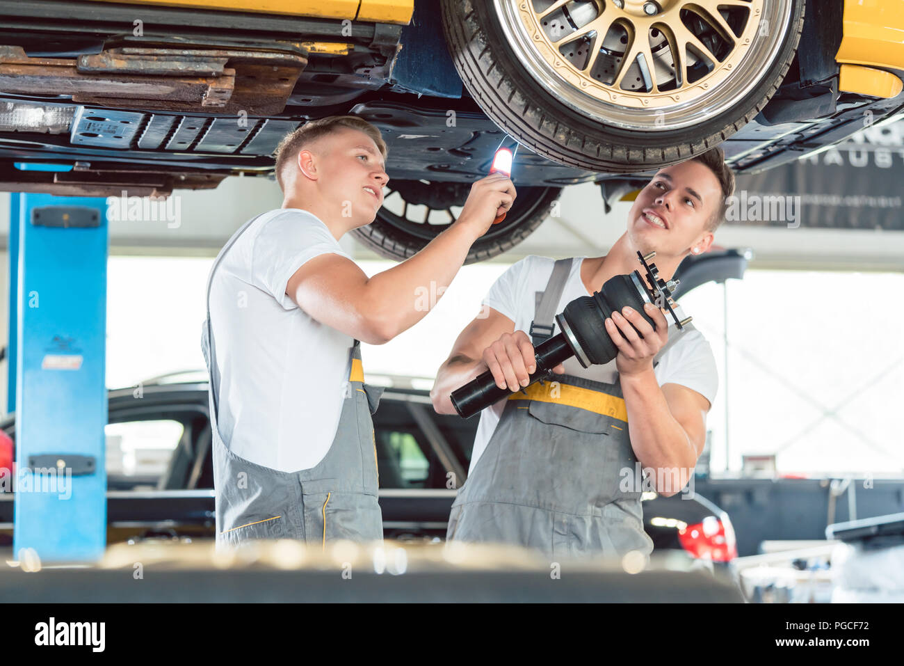 Mechanics wheel hi-res stock photography and images - Alamy