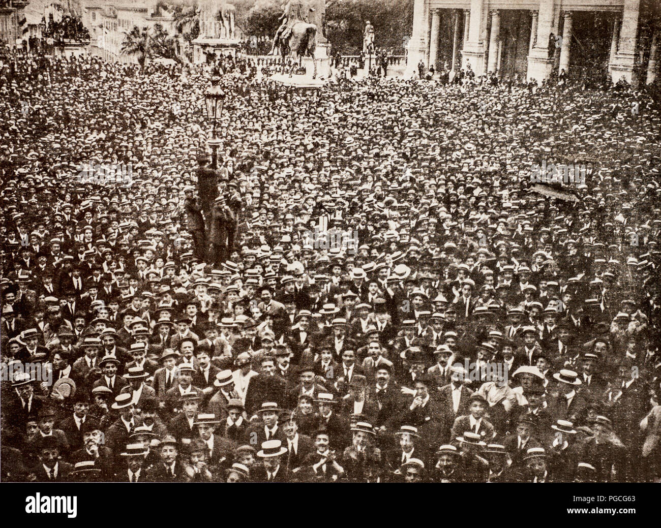 Italy First Mondial War a large demonstration in favor of the war in ...