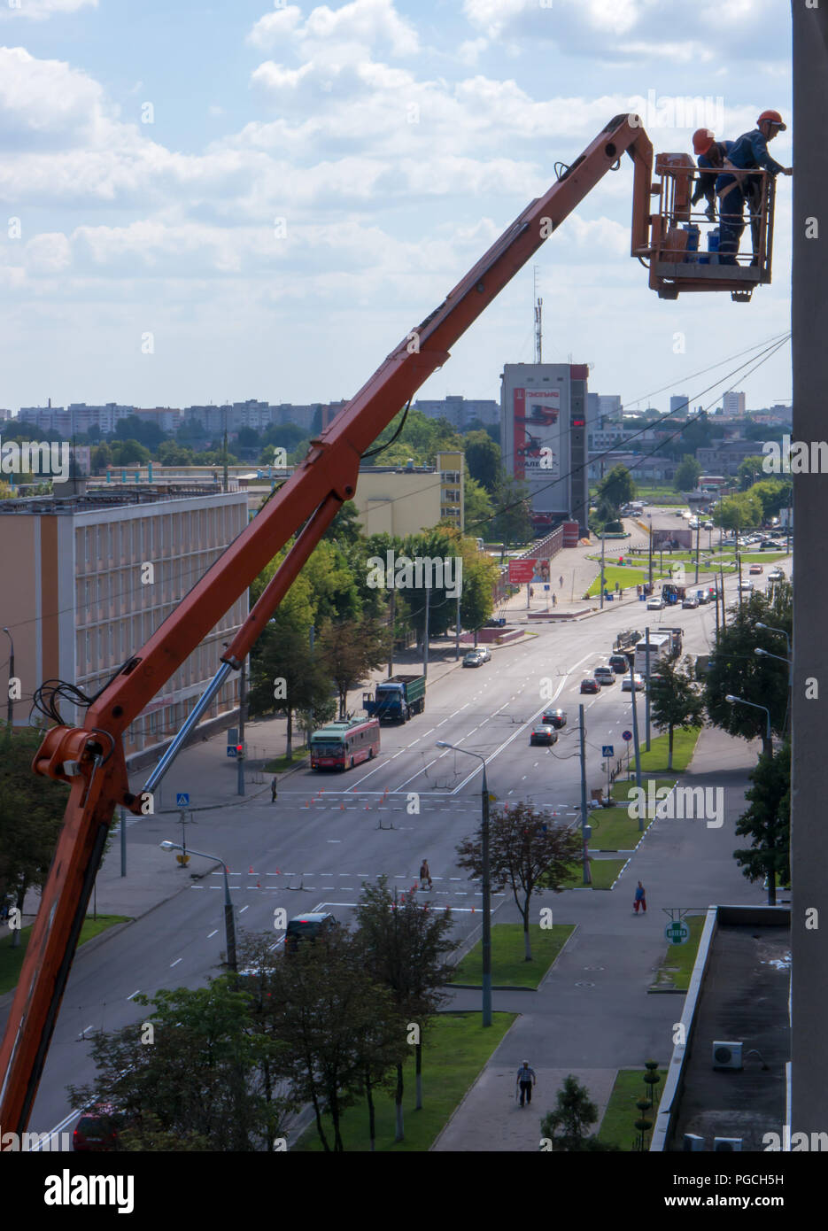 Crane lifting cage hi-res stock photography and images - Alamy