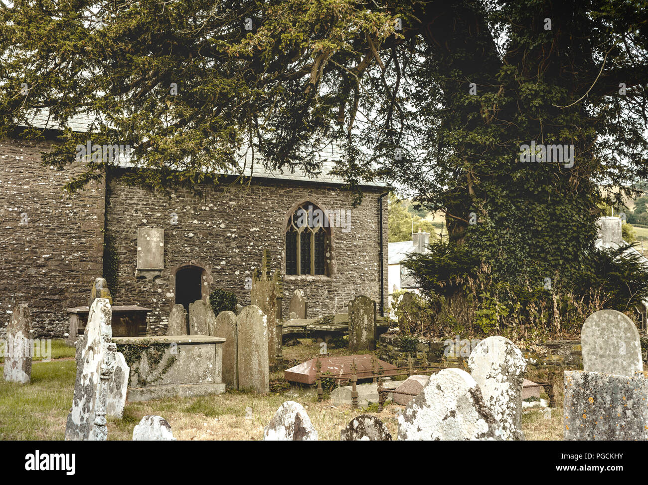 English ancient cemetery hi-res stock photography and images - Alamy
