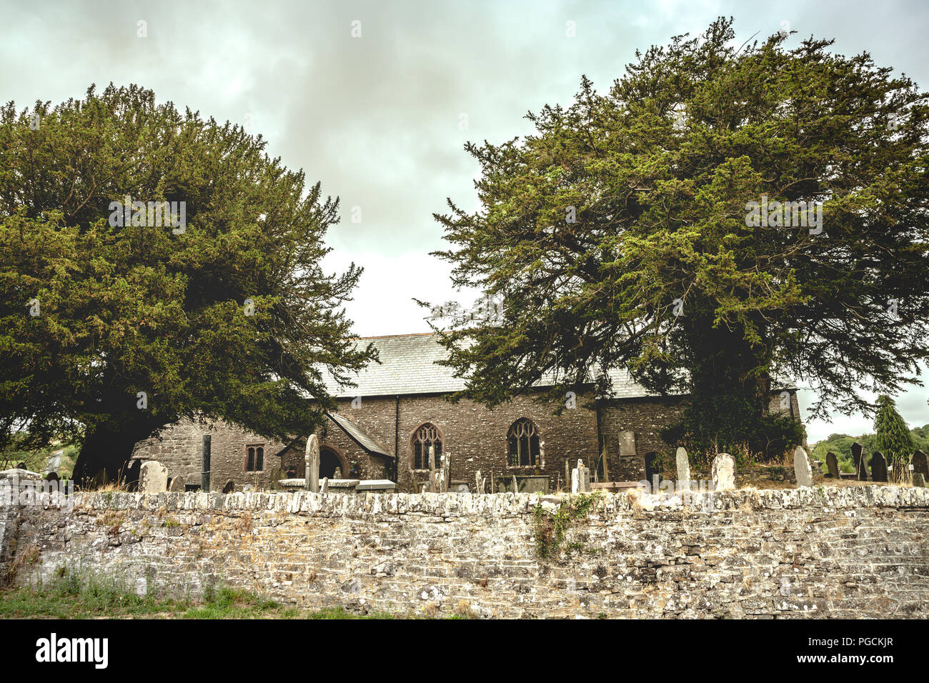 Traditional english church cemetery hi-res stock photography and images ...