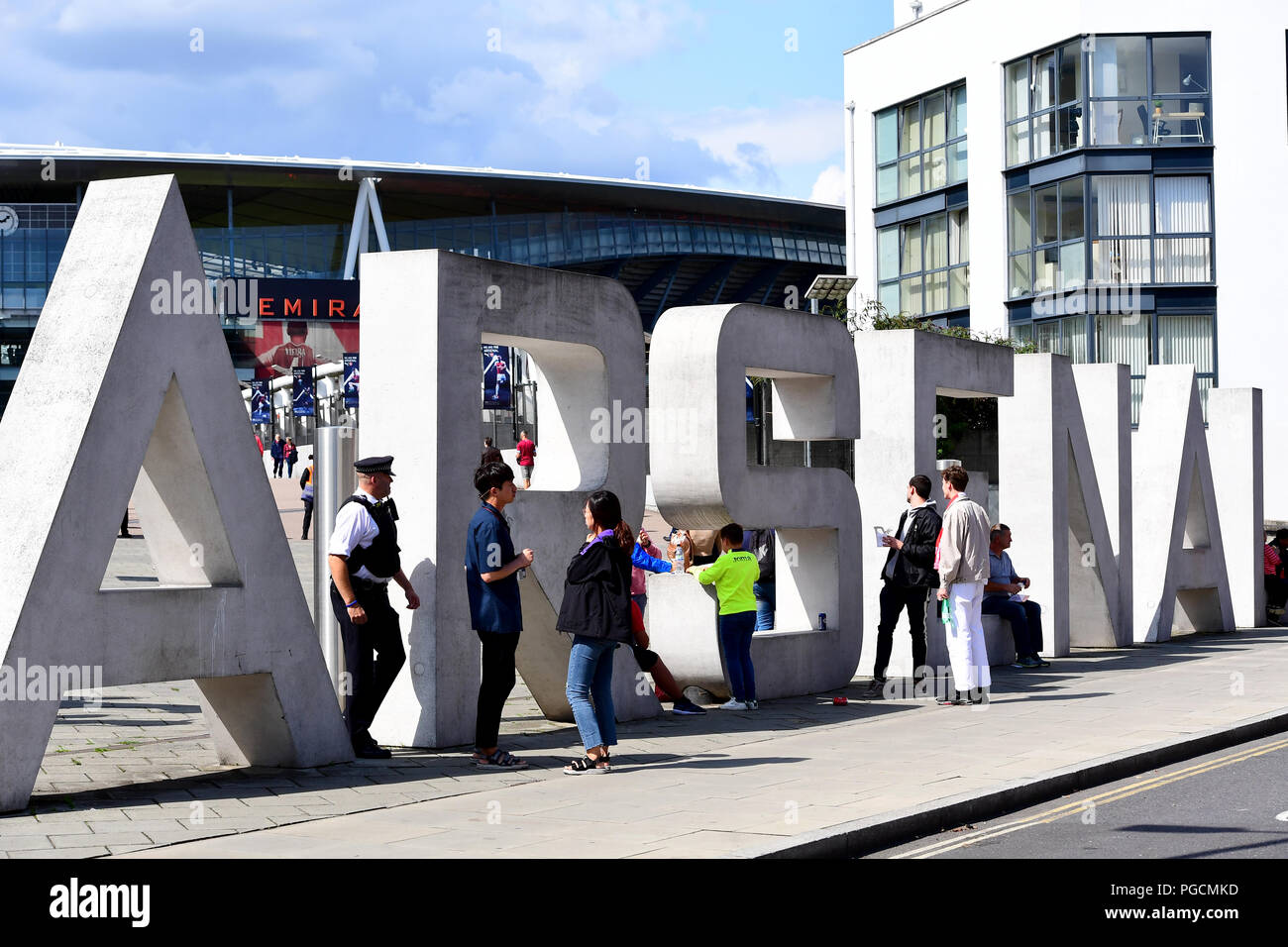 Arsenal sign hi-res stock photography and images - Alamy