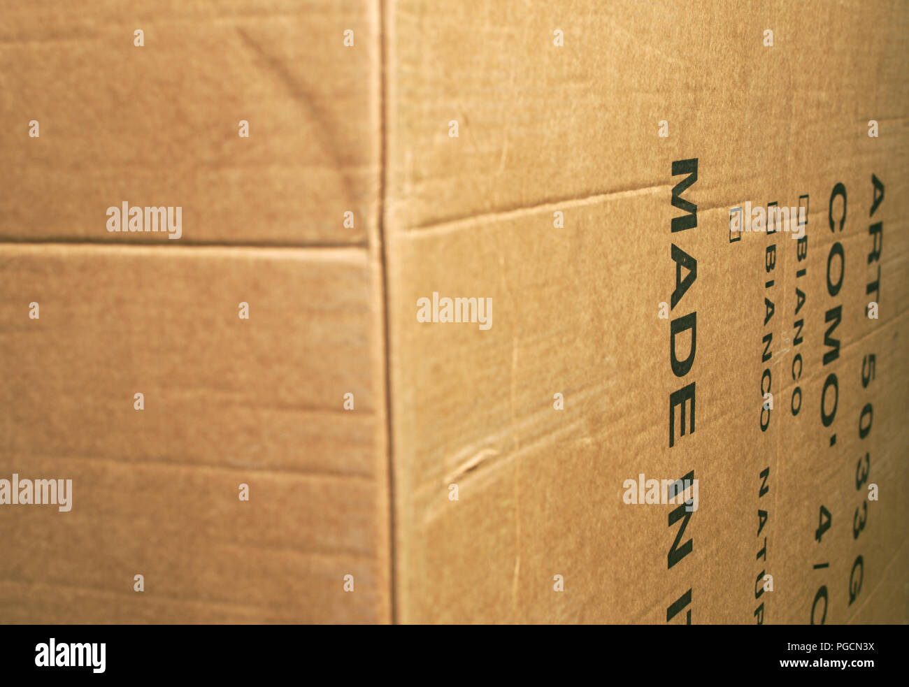 Cardboard box sign hi-res stock photography and images - Alamy