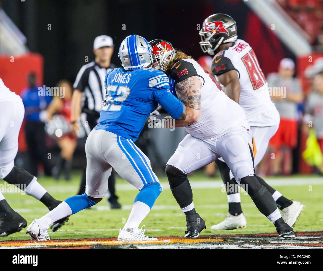 Linebacker christian jones hi-res stock photography and images - Alamy
