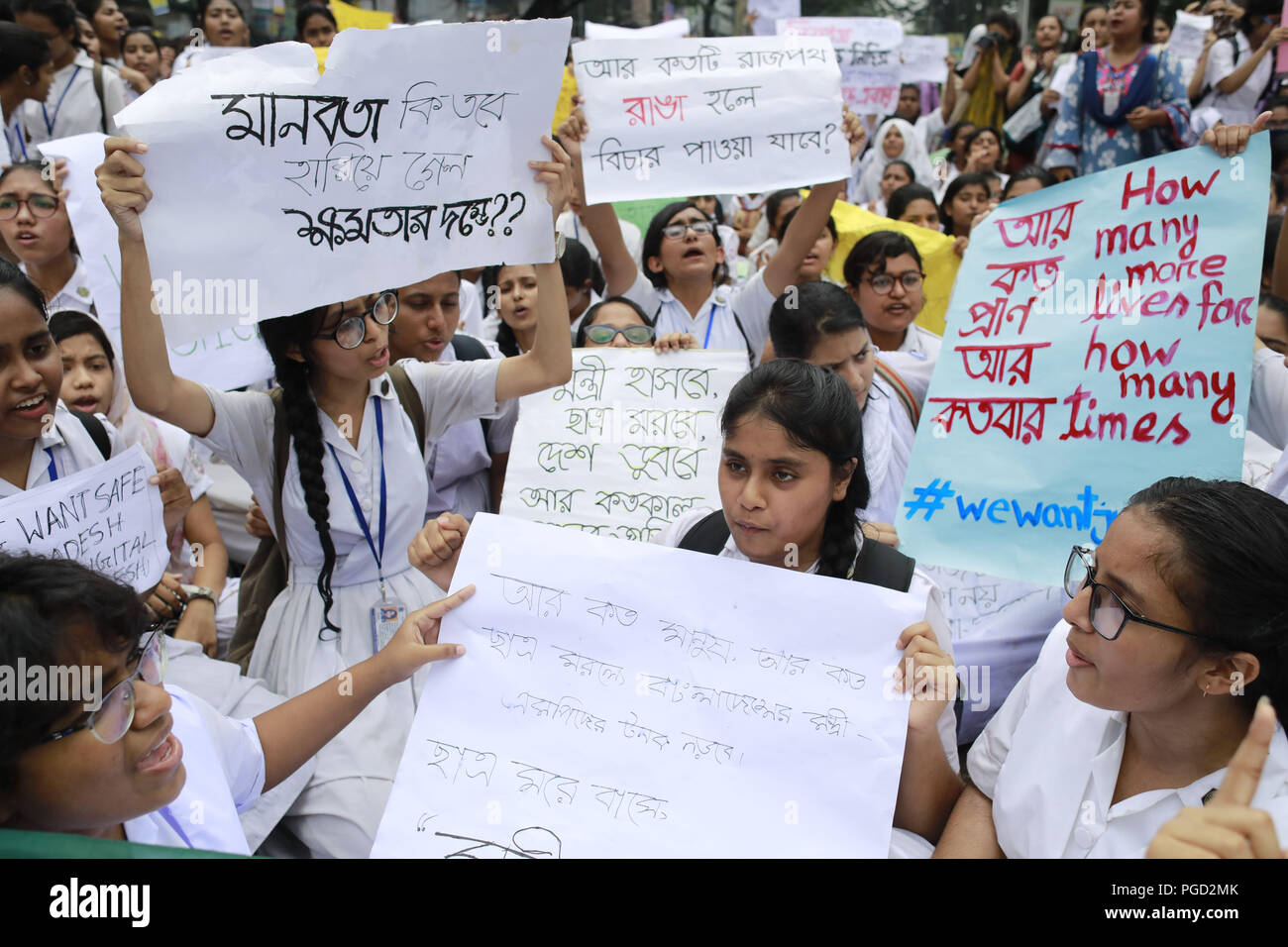 Dhaka, Bangladesh. 2nd Aug, 2018. Bangladeshi students shout slogan as ...