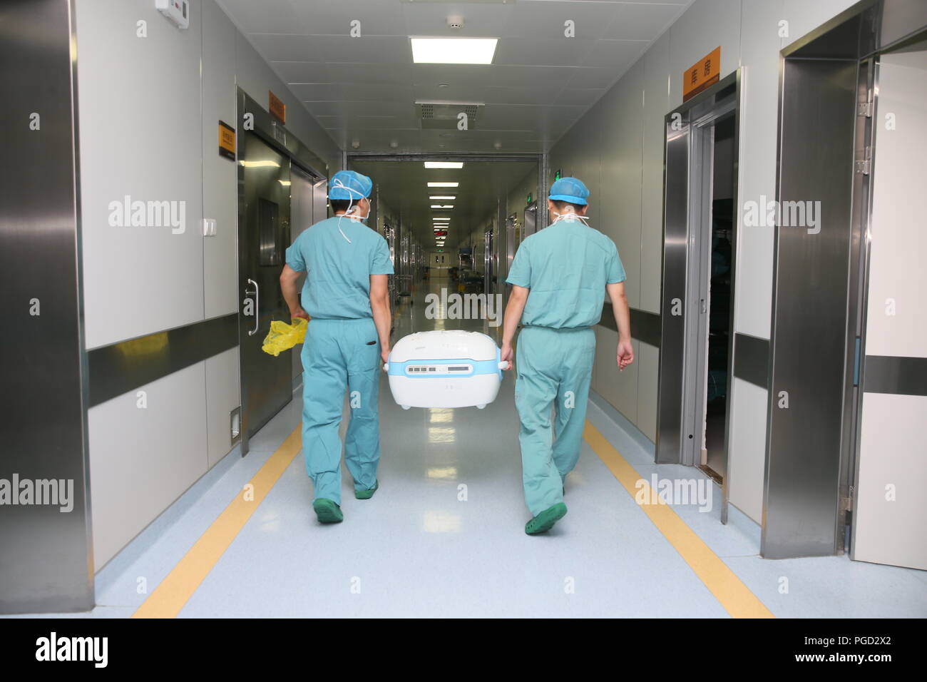 Hefei, China's Anhui Province. 22nd Aug, 2018. Medical staff carry ...