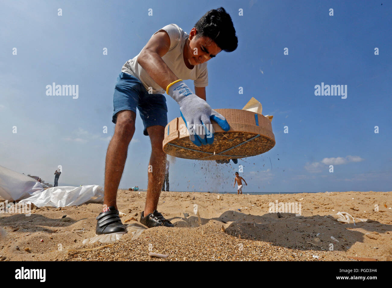 Beirut, Lebanon. 25th Aug, 2018. A Lebanese environmental activist ...