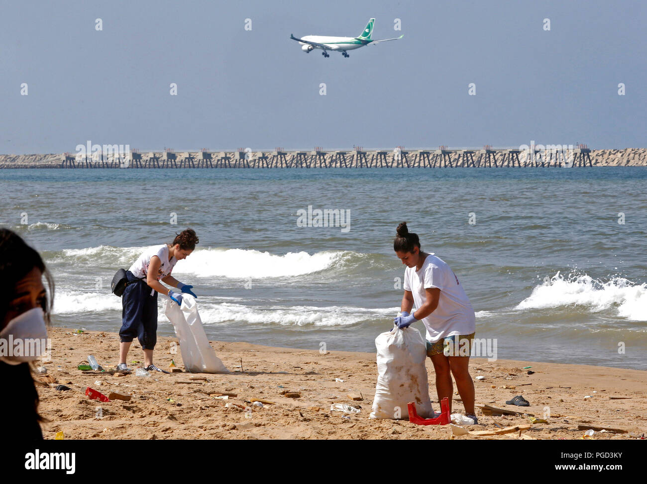 Beirut, Lebanon. 25th Aug, 2018. Lebanese environmental activists clean ...