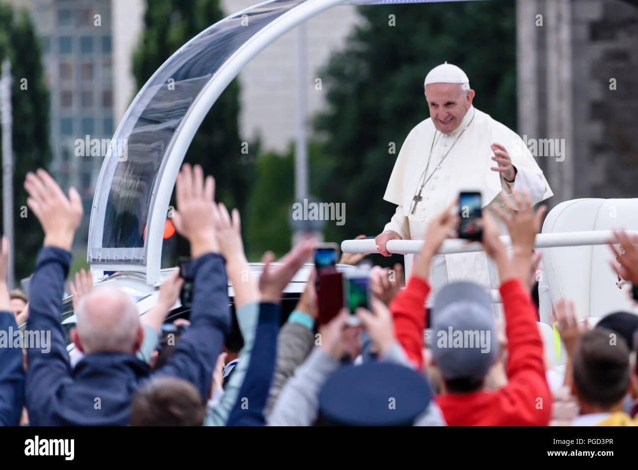 Dublin, Ireland. 25/08/2018 - Pope Francis is driven through Dublin ...