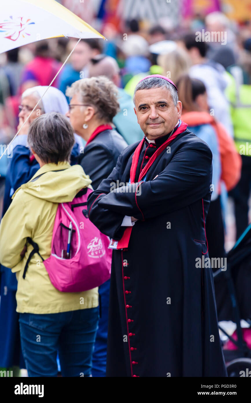 Dublin, Ireland. 25/08/2018 - An Italian Cardinal waits for Pope ...