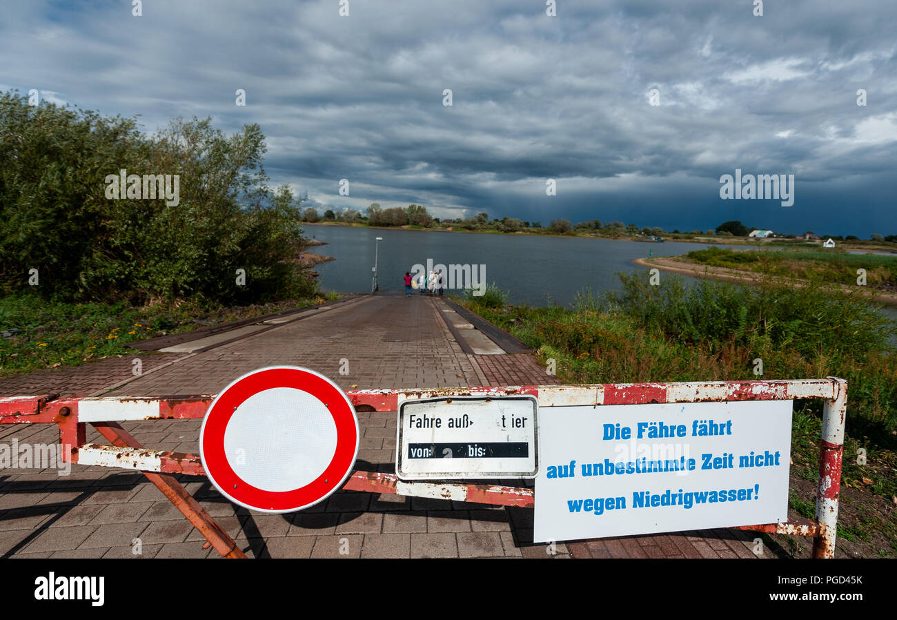 Bleckede, Germany. 25th Aug, 2018. "The ferry does not run for an ...