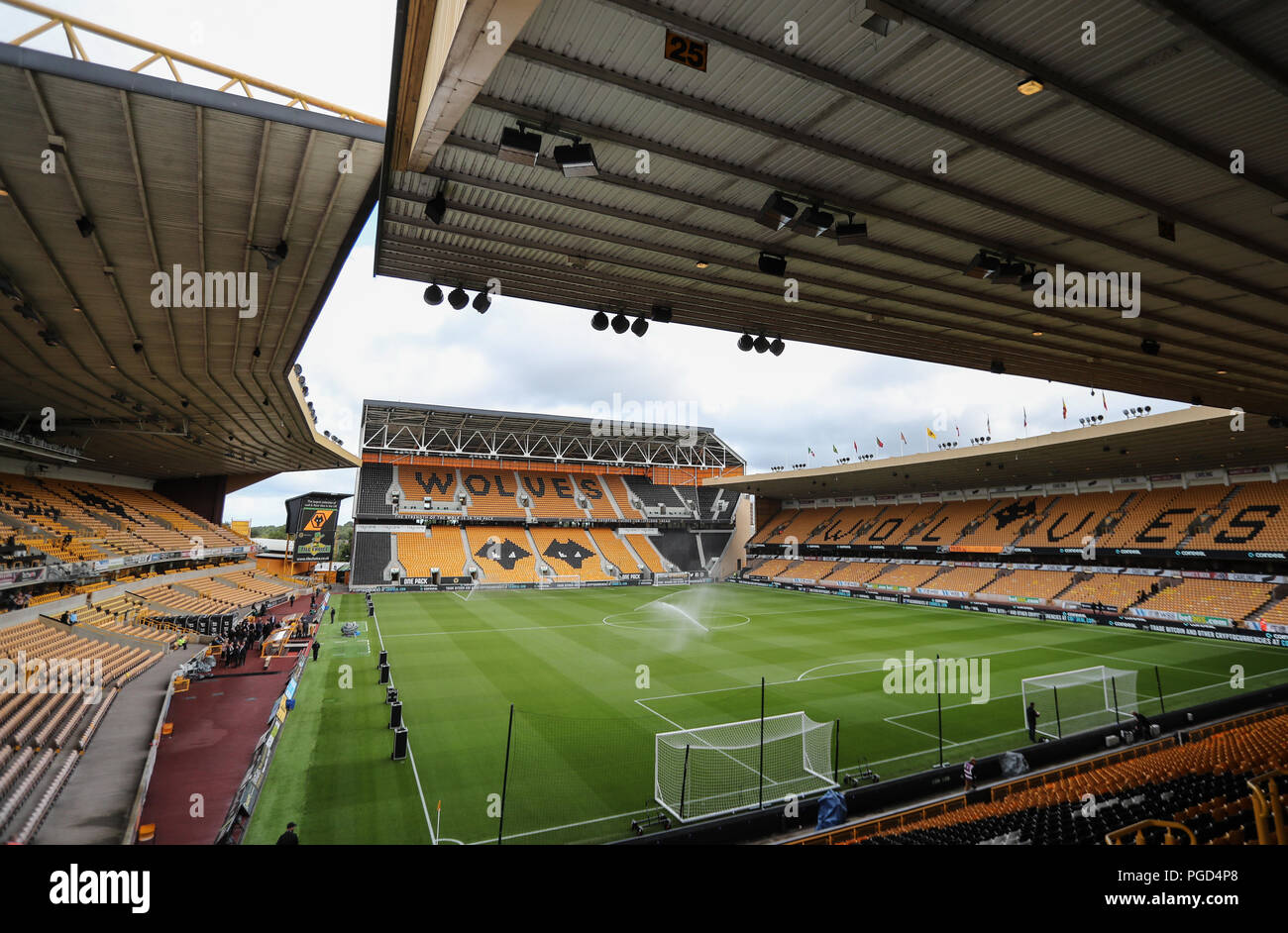 Interior of the molineux stadium hi-res stock photography and images ...