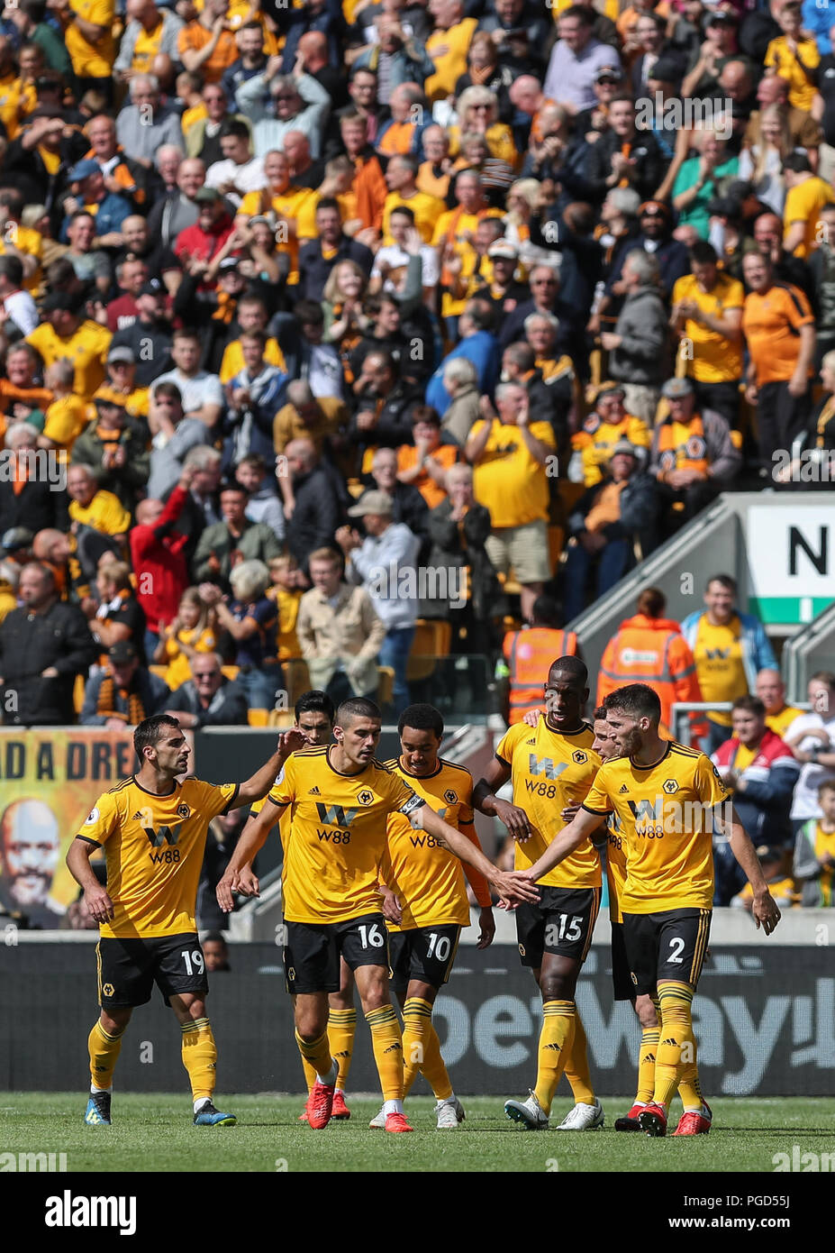 Wolverhampton wanderers players hi-res stock photography and images - Alamy