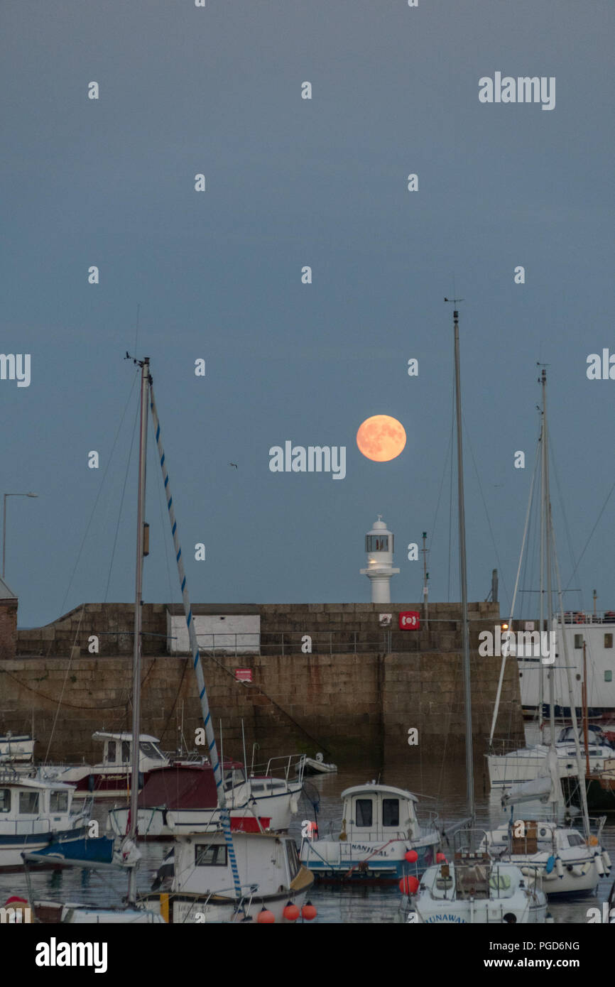 Sturgeon full moon hi-res stock photography and images - Alamy