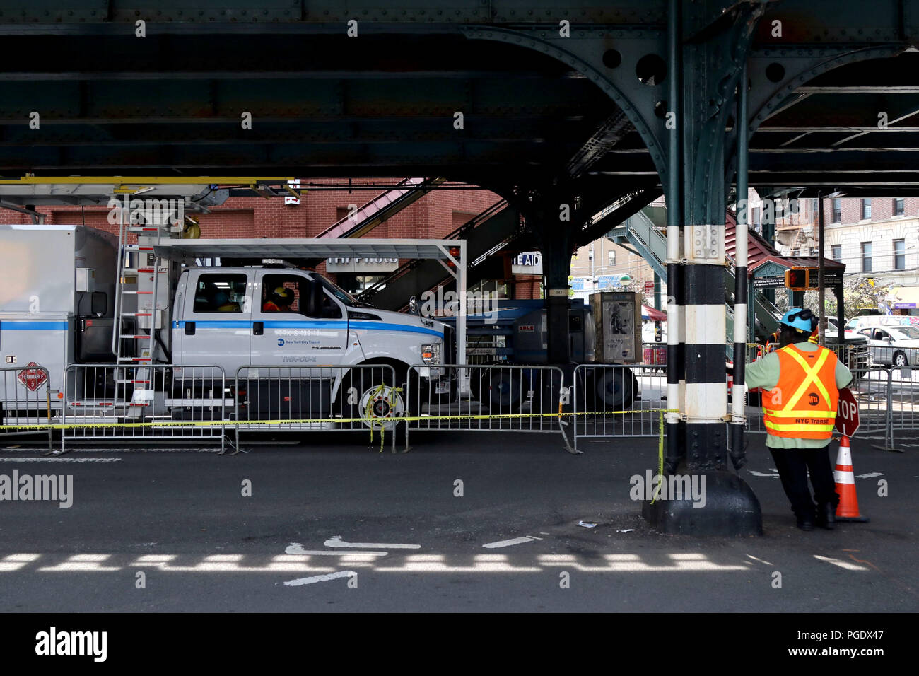 Long mta bus hi-res stock photography and images - Alamy