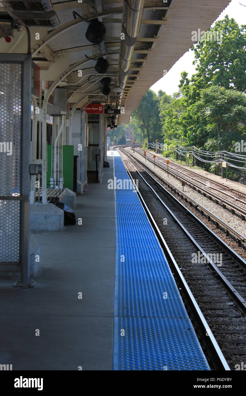 CTA Red line Howard Street Train station platform Stock Photo - Alamy