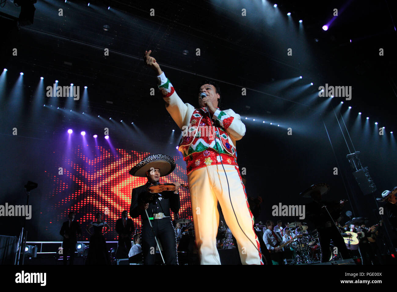 The Mexican singer Juan Gabriel, during his concert on the night of ...
