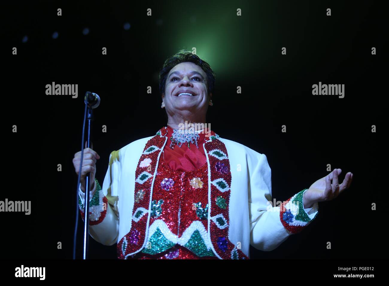 The Mexican singer Juan Gabriel, during his concert on the night of ...