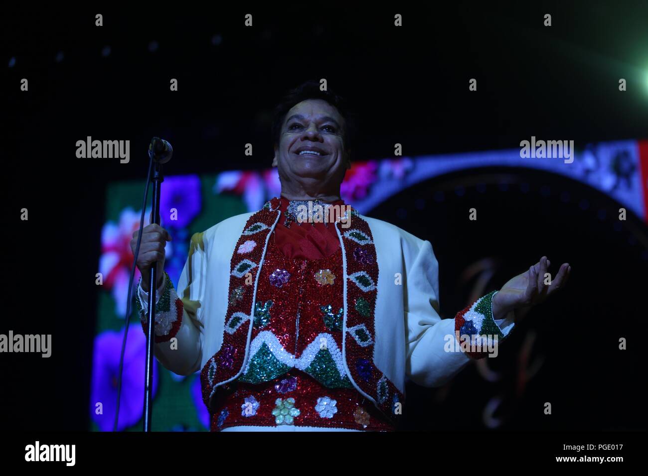 The Mexican singer Juan Gabriel, during his concert on the night of ...