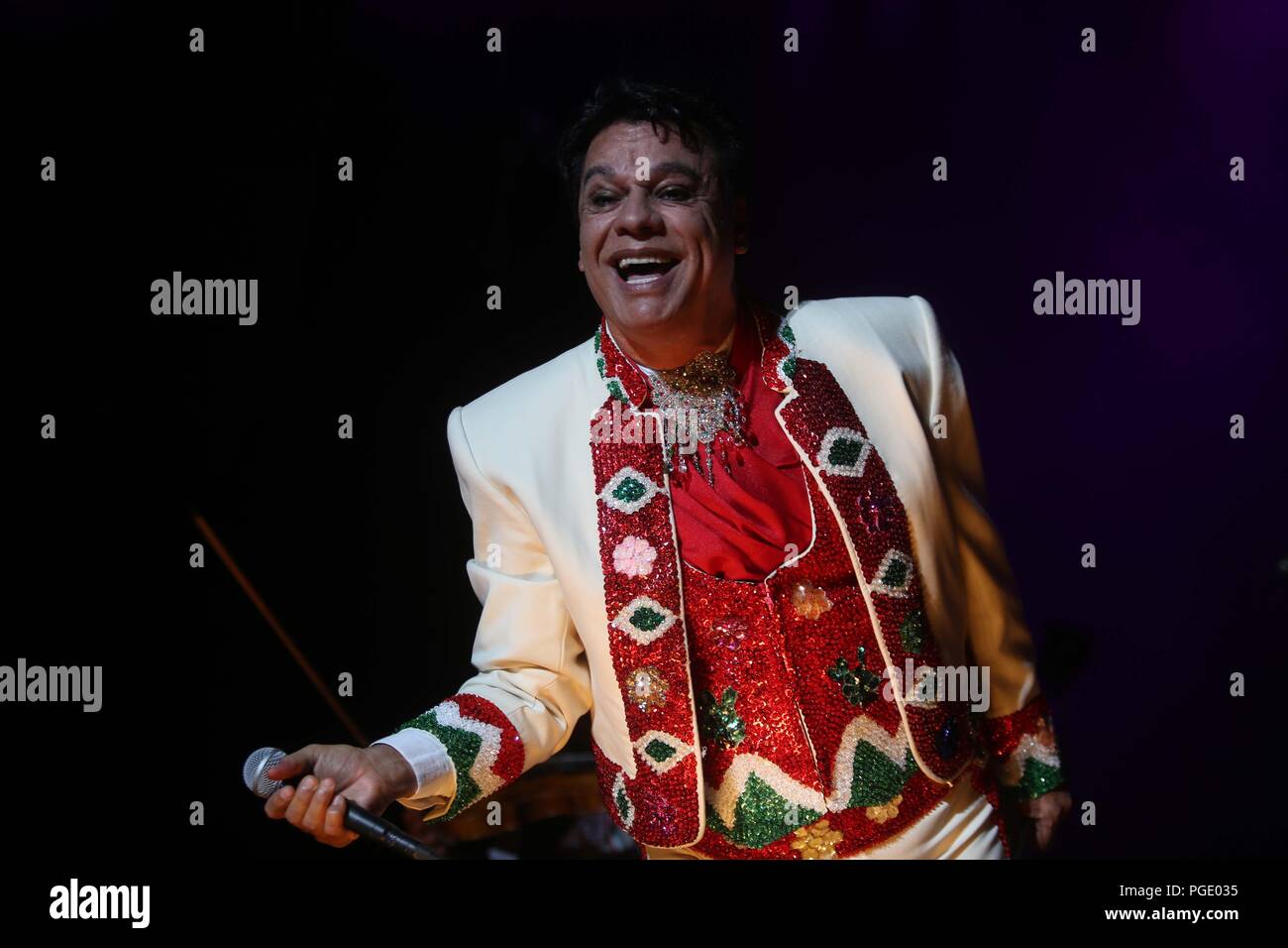 The Mexican singer Juan Gabriel, during his concert on the night of ...