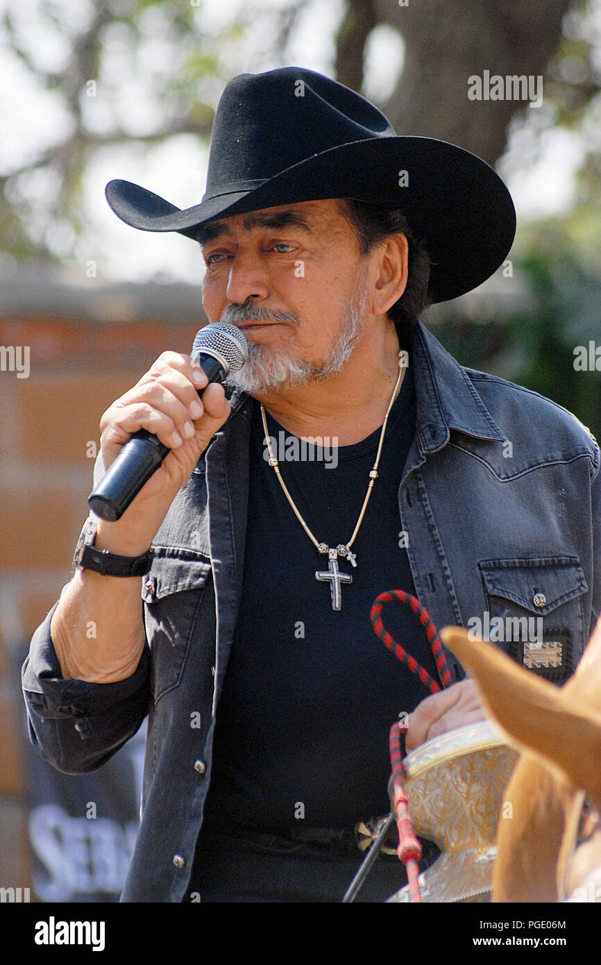 Joan Sebastian mounts his horse in Cuernavaca, Morelos. José Manuel ...
