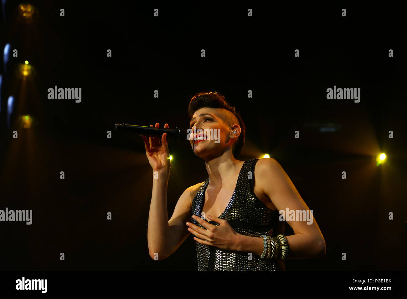 Cantante solista hi-res stock photography and images - Alamy