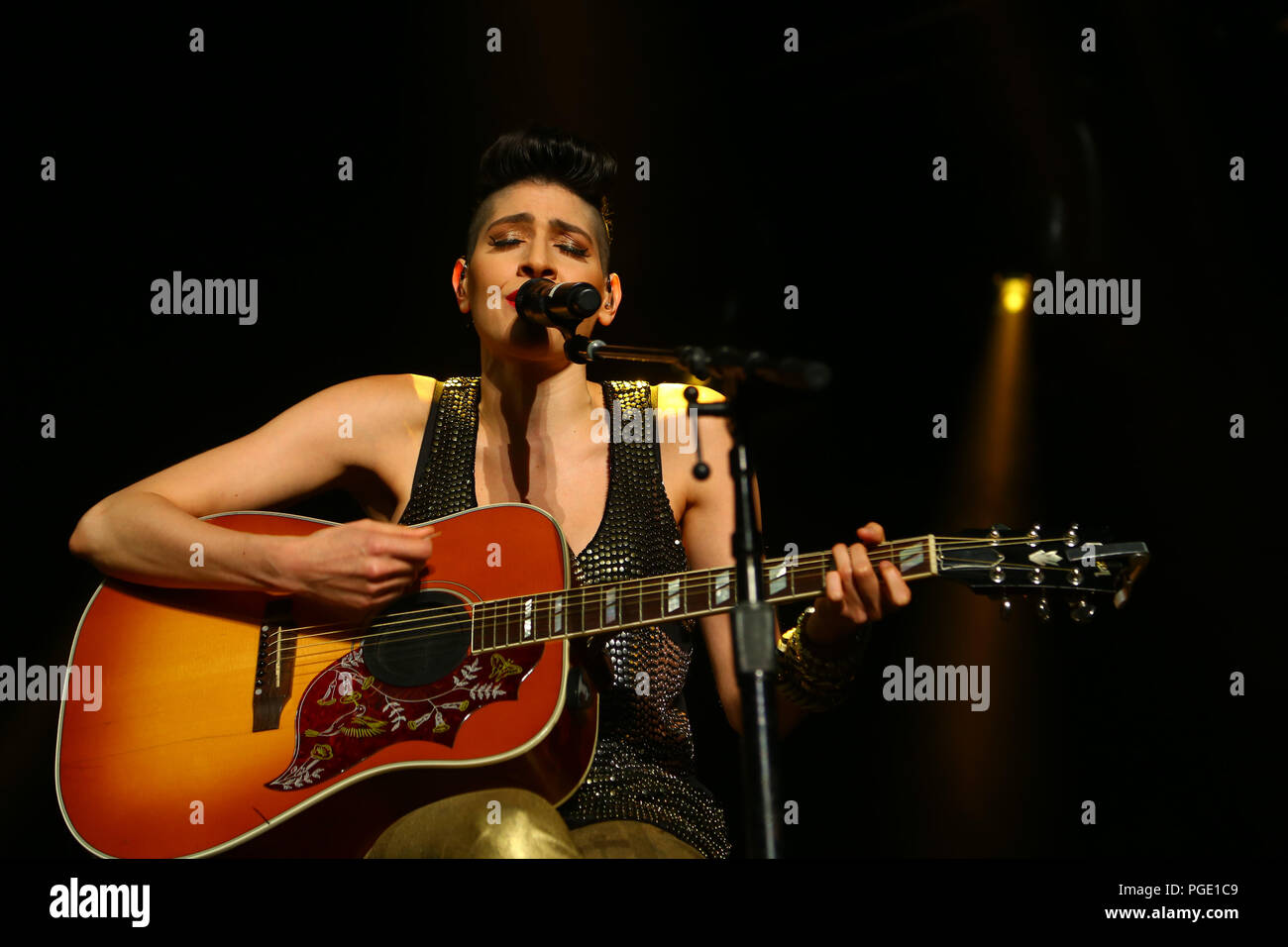 Ash cantante hi-res stock photography and images - Alamy