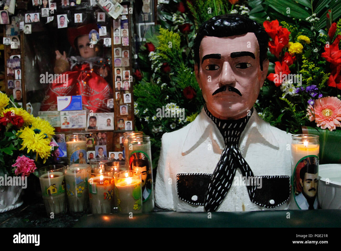 Altar en honor a Jesús Malverde Jesús Malverde que es venerado como ...