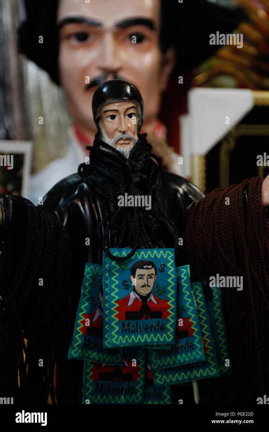 Altar en honor a Jesús Malverde Jesús Malverde que es venerado como ...