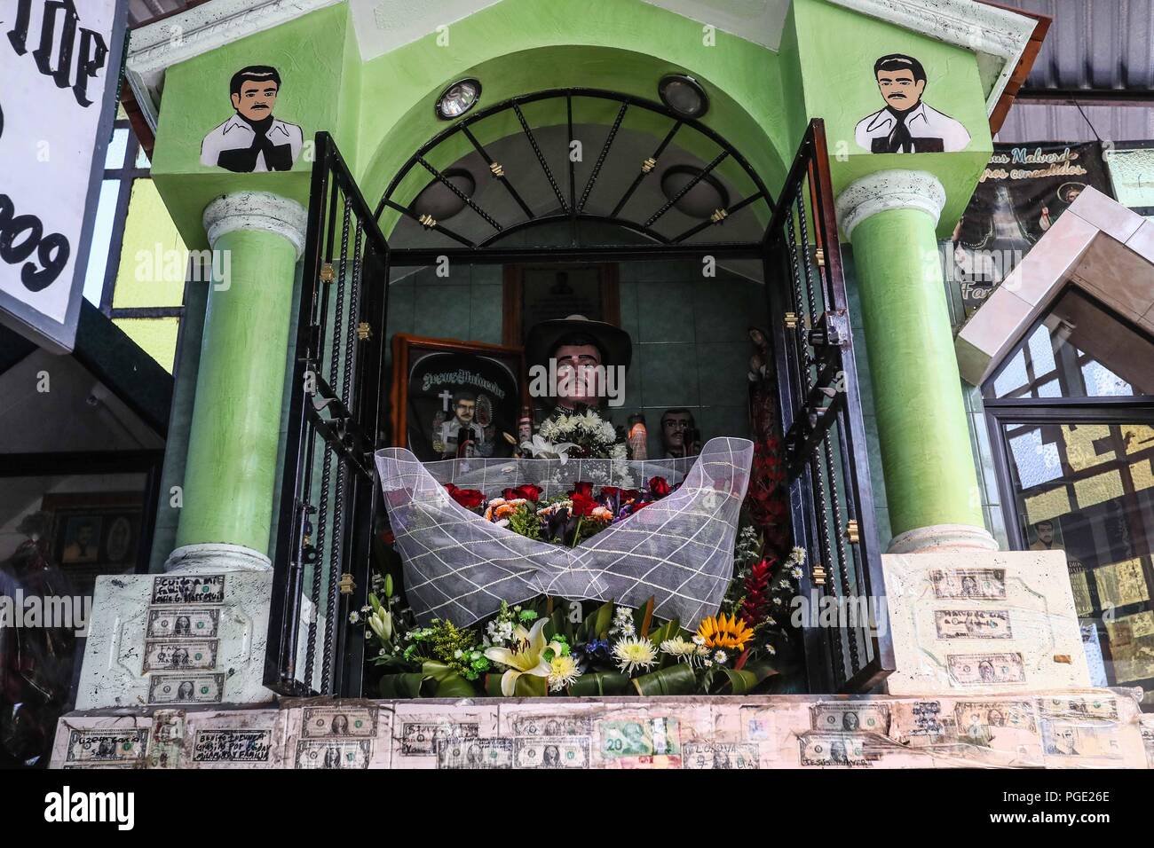 Altar mexicano hi-res stock photography and images - Alamy