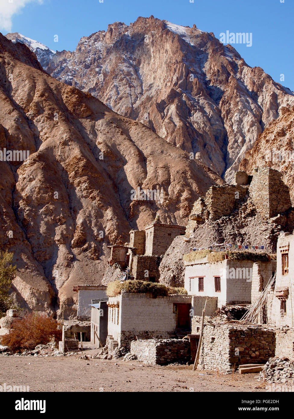 Adobe dwellings in a remote village in Markha valley, Ladakh Stock ...
