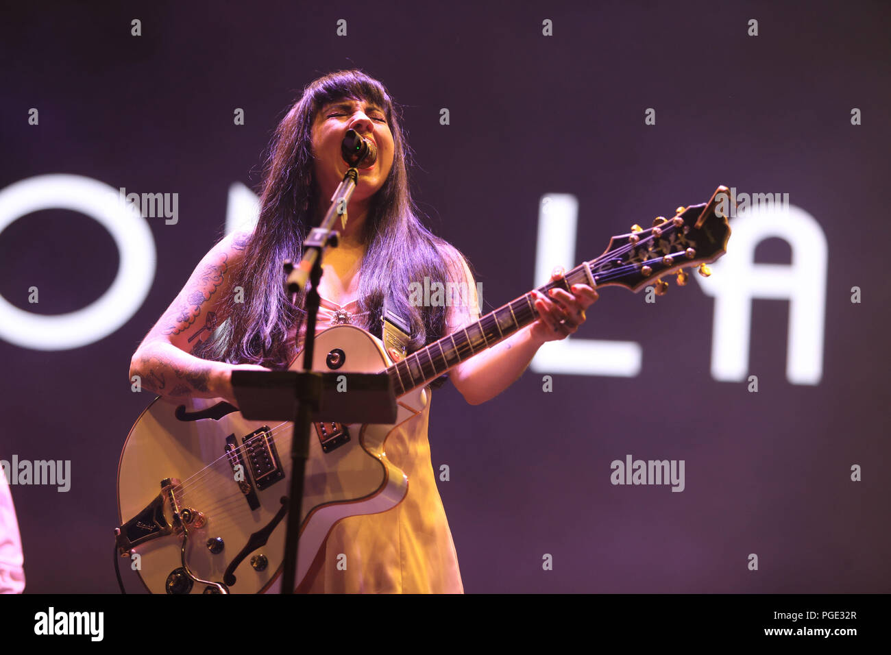 Linda hermosa hi-res stock photography and images - Alamy