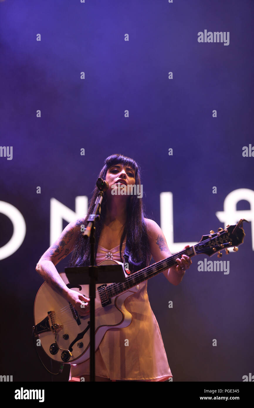Linda hermosa hi-res stock photography and images - Alamy
