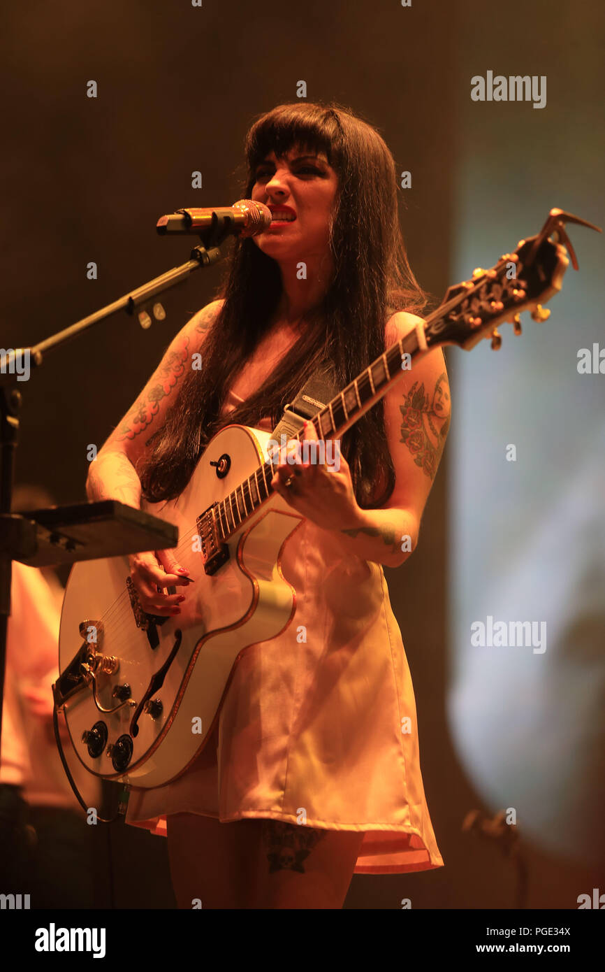 Linda hermosa hi-res stock photography and images - Alamy