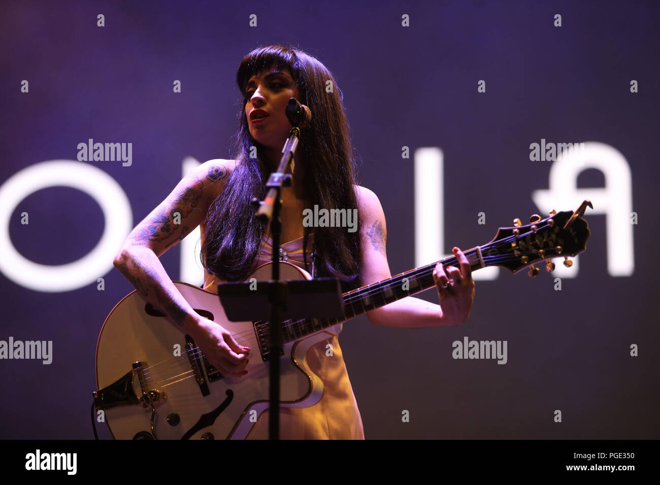 Linda hermosa hi-res stock photography and images - Alamy