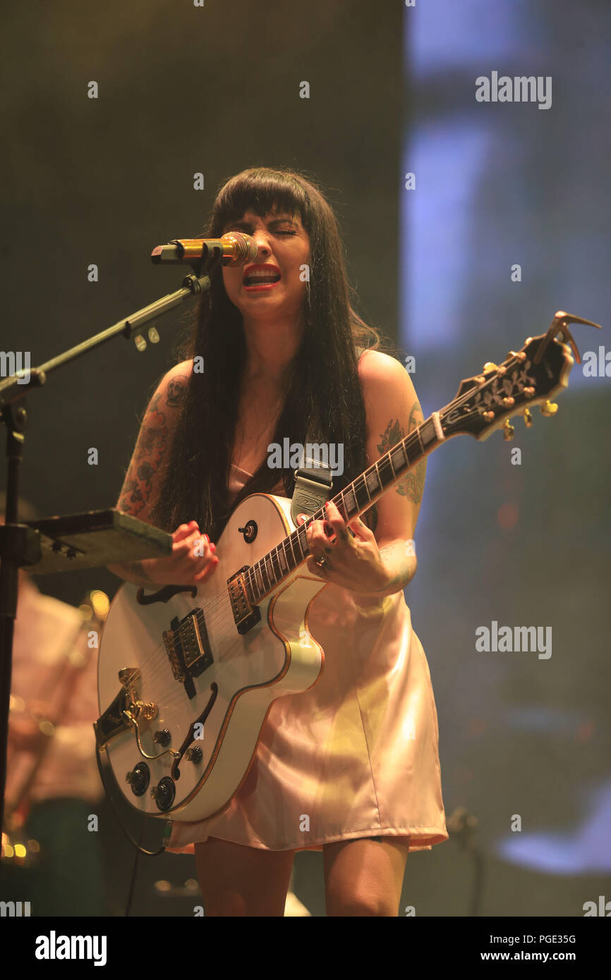 Cantante mon laferte hi-res stock photography and images - Alamy