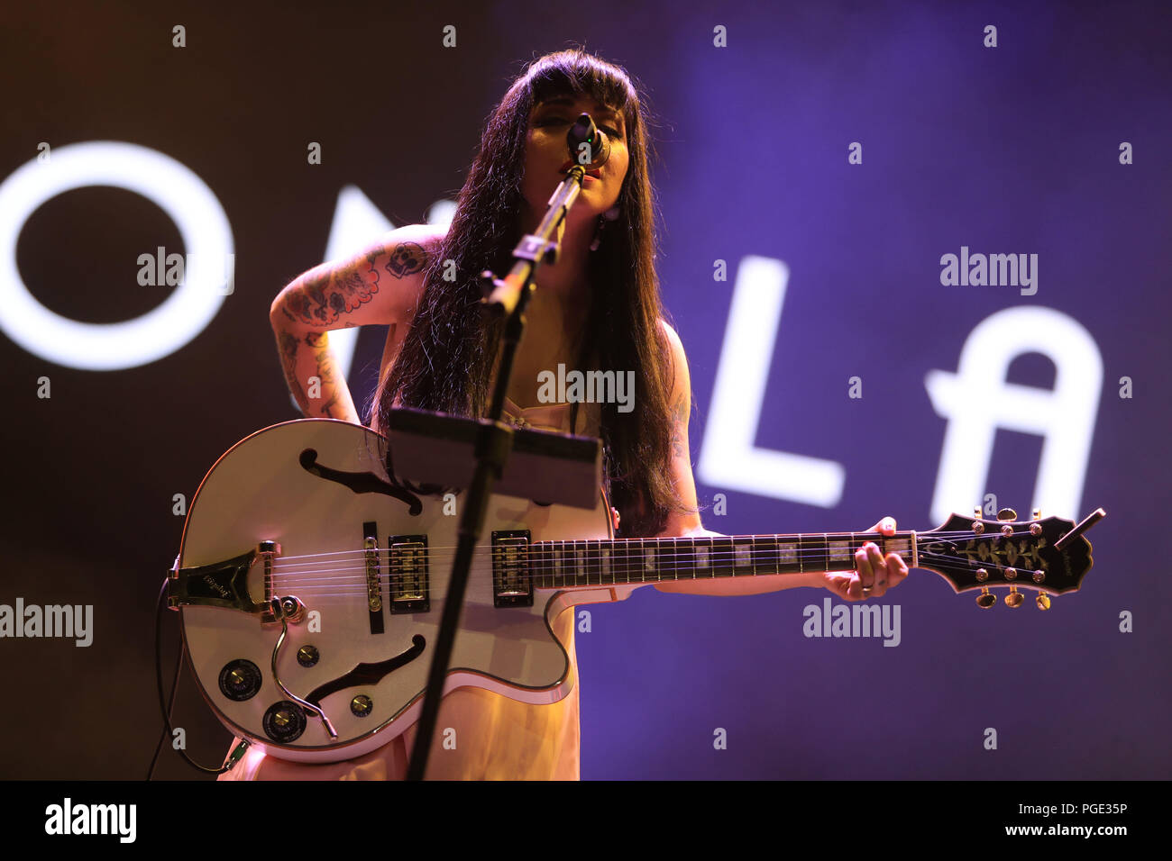 Linda hermosa hi-res stock photography and images - Alamy