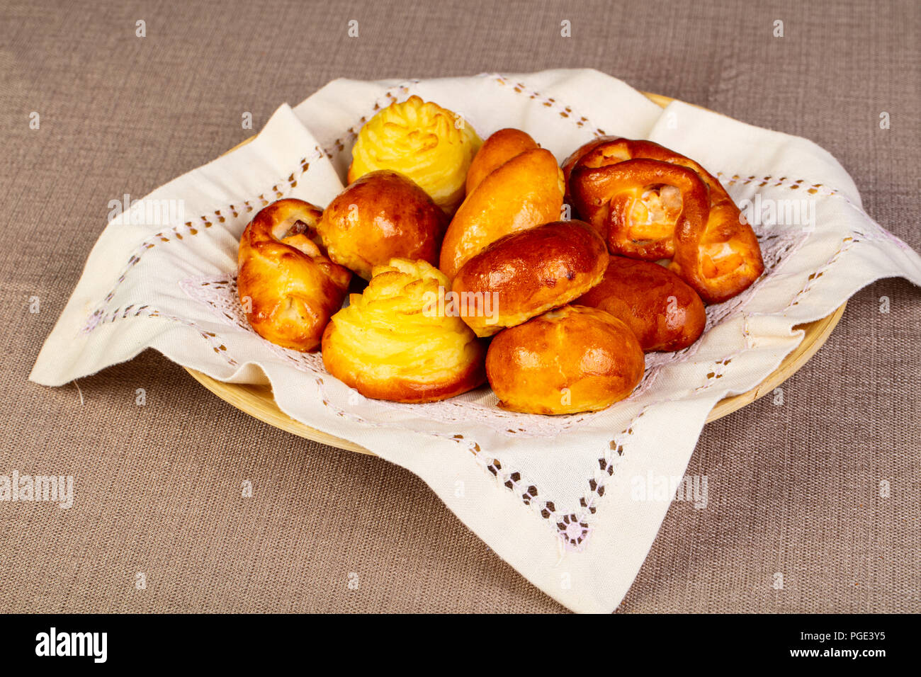 Traditional Russian pastry with meat Stock Photo - Alamy